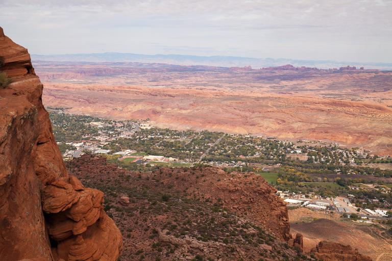 Behind The Rocks: Hiking Guide