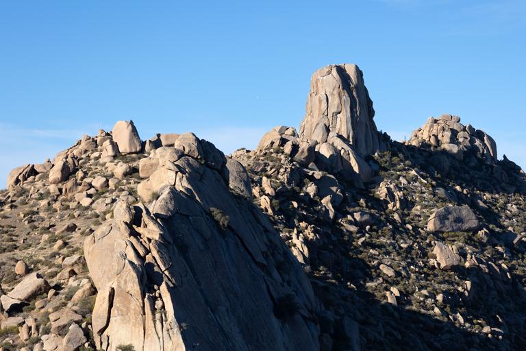 Tom's Thumb: Hiking Guide