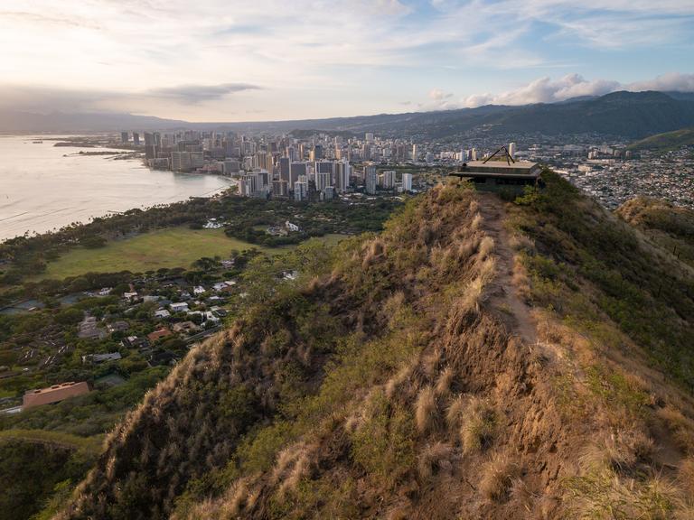 Diamond Head Rim: Hiking Guide