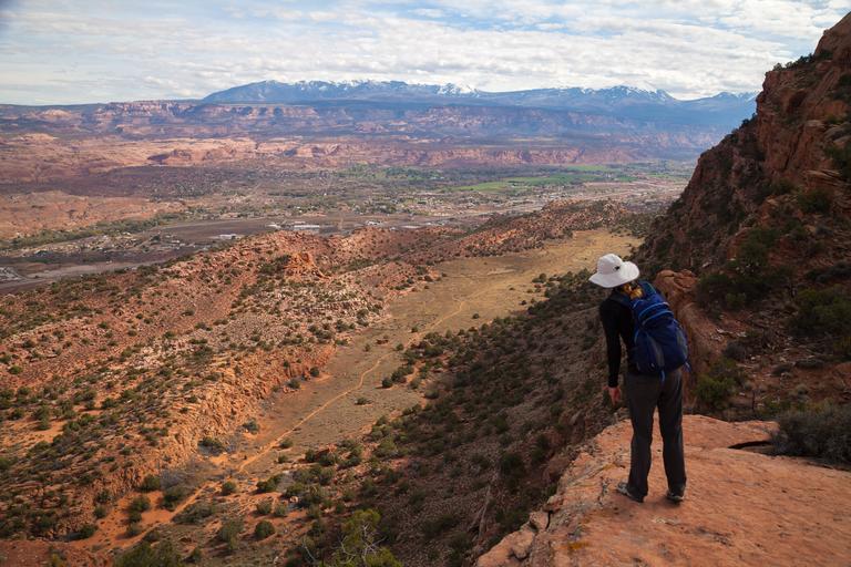 Behind The Rocks: Hiking Guide