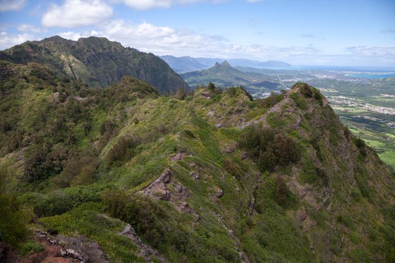 Kaluanui Ridge: Hiking Guide
