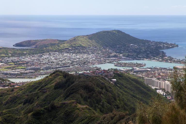 Kaluanui Ridge: Hiking Guide