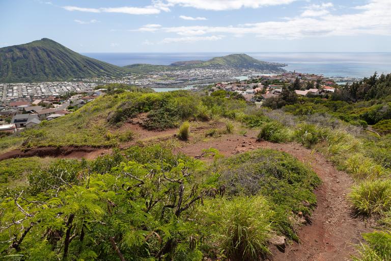 Kaluanui Ridge: Hiking Guide