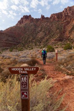 Behind The Rocks: Hiking Guide