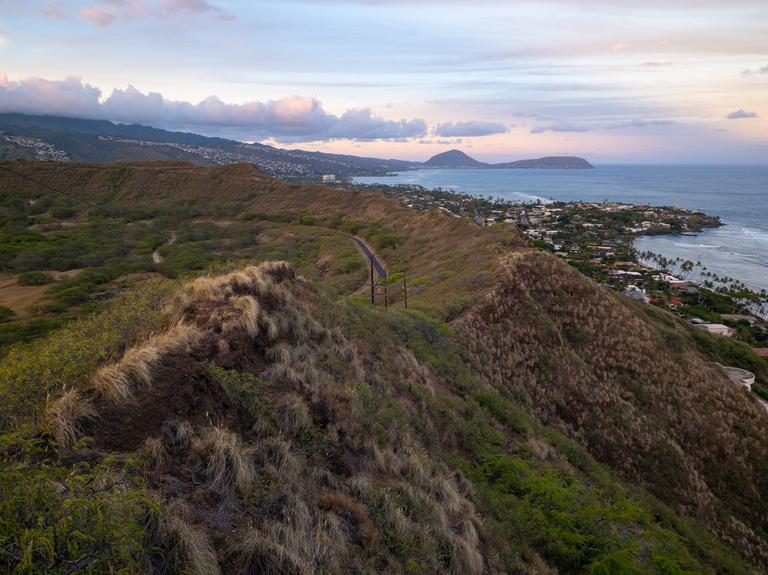 Diamond Head Rim: Hiking Guide
